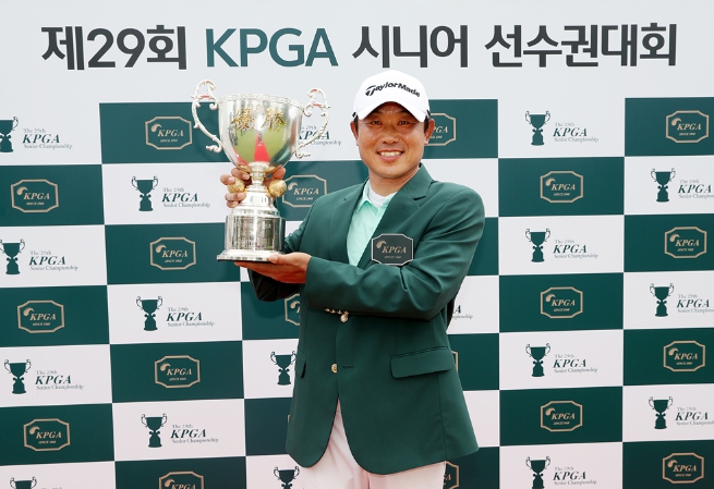 [제29회 KPGA 시니어 선수권대회] FR. 김영우, 프로 데뷔 첫 승… 그랜드시니어 부문에서는 이부영 우승 | 복지일보